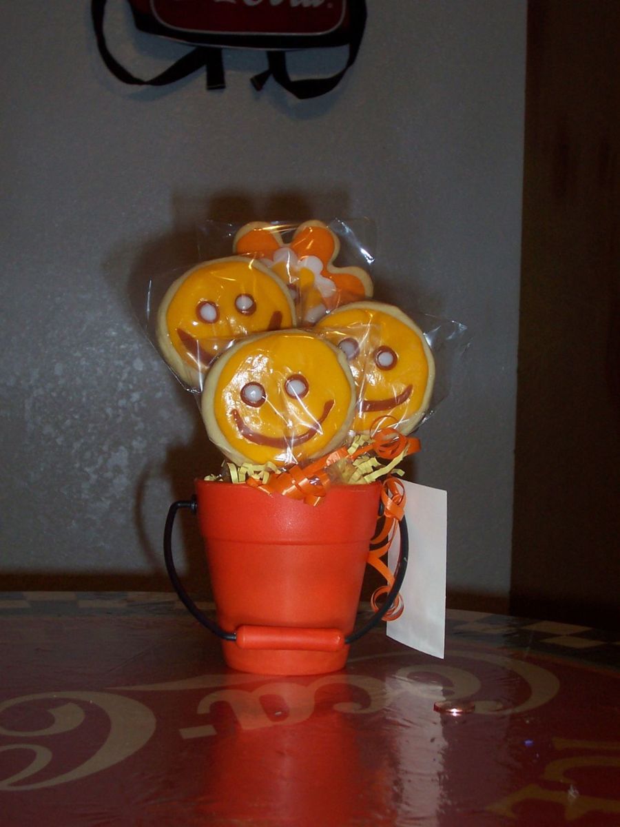 Smileys And Flower - CakeCentral.com