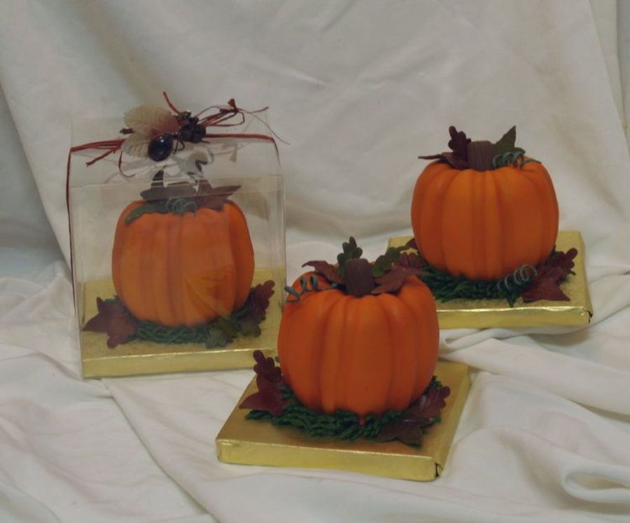 Mini Pumpkins - CakeCentral.com