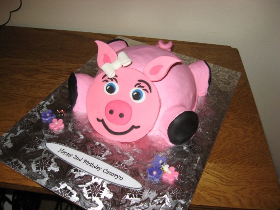 Piggy Cake - CakeCentral.com