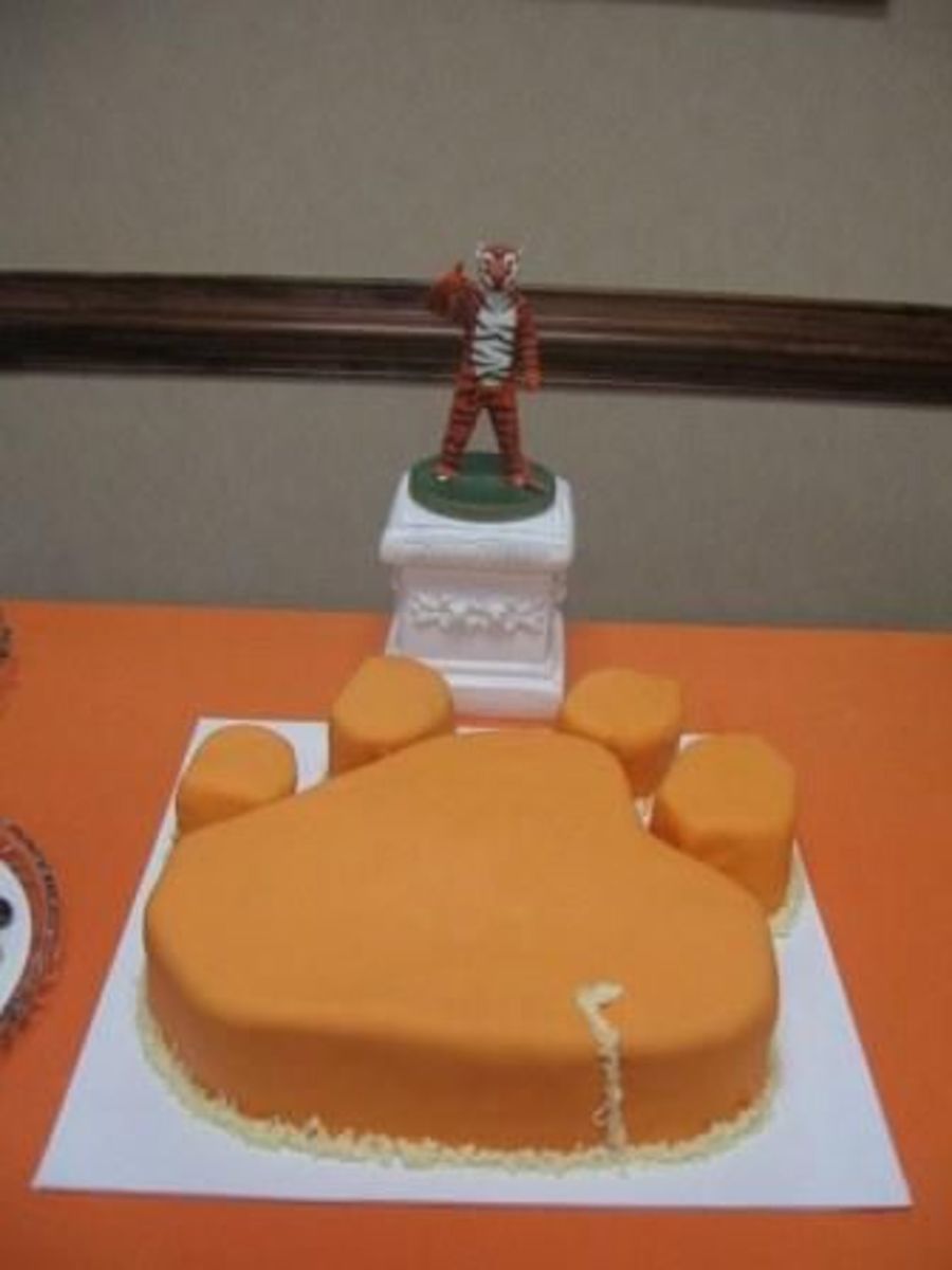 Clemson Paw - CakeCentral.com
