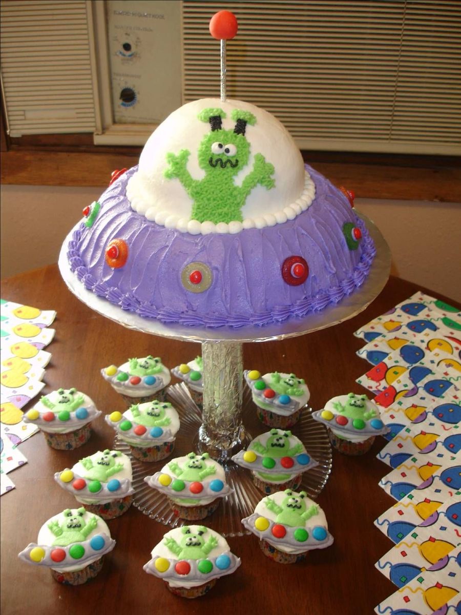 Spaceship Birthday - CakeCentral.com
