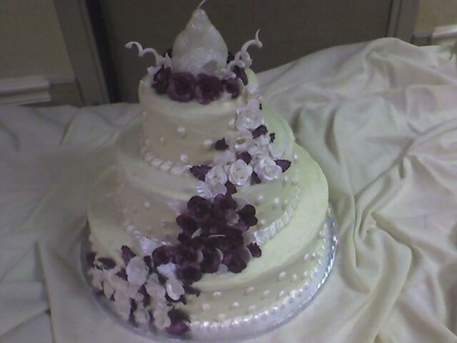 Burgundy And White Roses For Coptic Egyptian Wedding - CakeCentral.com