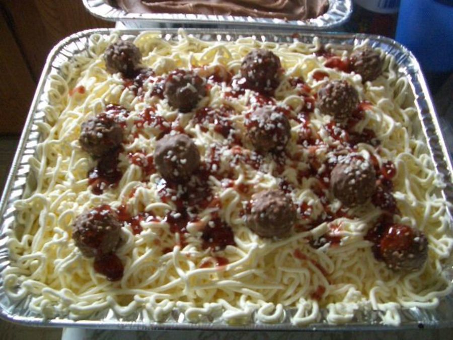 Spaghetti And Meatball Cake - CakeCentral.com