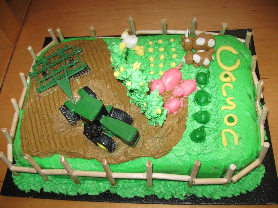 John Deere Cake - CakeCentral.com