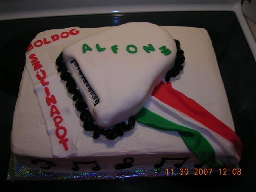 Piano And A Russian (I Think) Flag - CakeCentral.com
