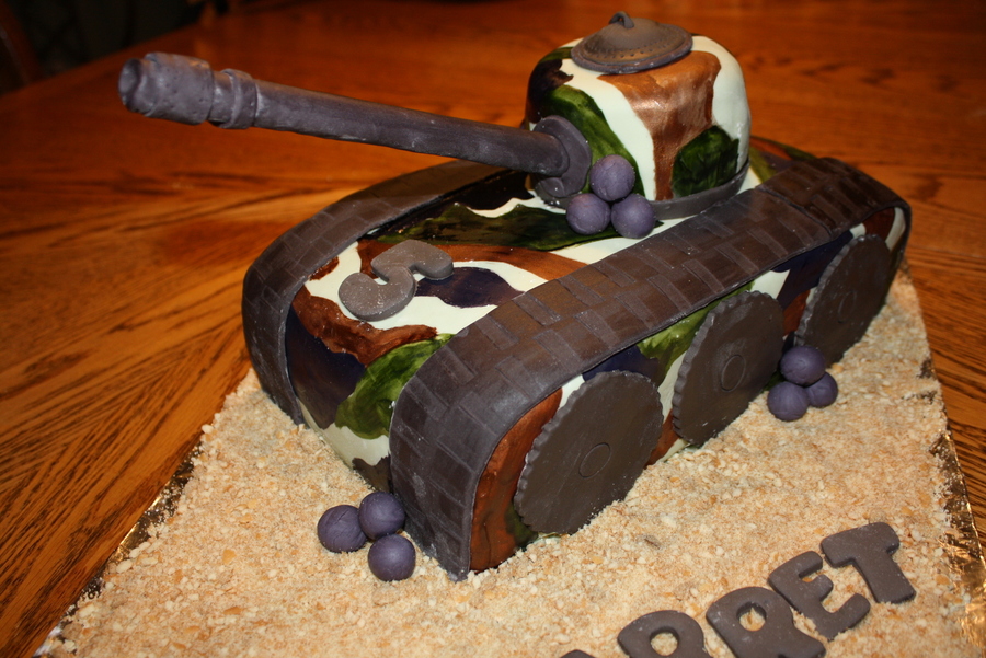 Garret's Army Tank Cake - CakeCentral.com