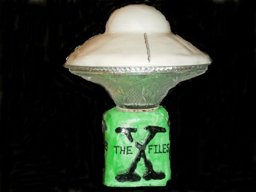 Xfiles Birthday Cake - CakeCentral.com