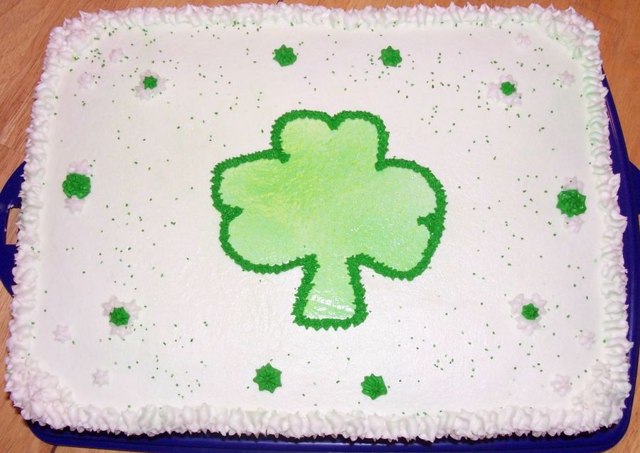 Shamrock Cake - CakeCentral.com