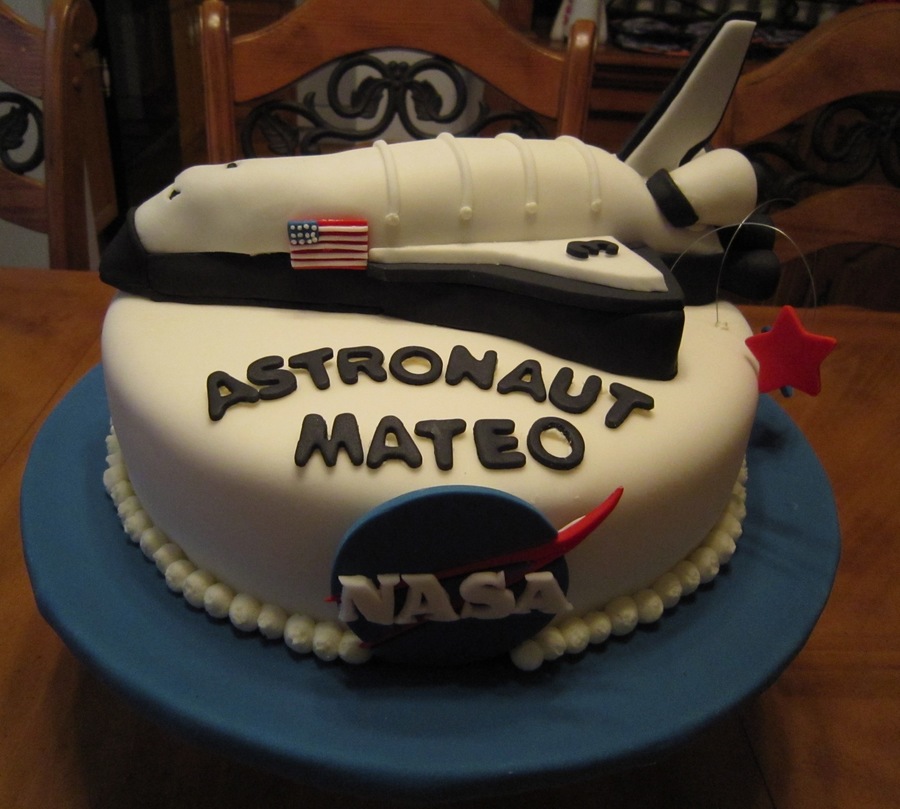 Space Shuttle Cake - CakeCentral.com