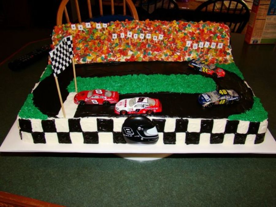 Race Track Cake - CakeCentral.com