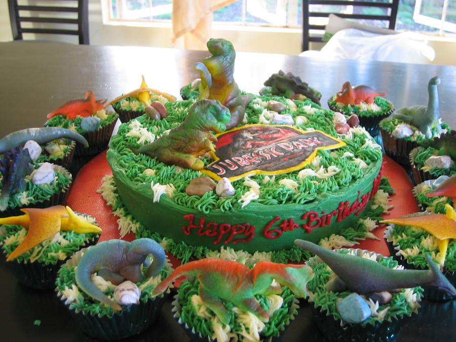Dinosaurs - CakeCentral.com