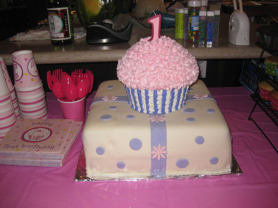 1St Birthday Cupcake Cake - CakeCentral.com