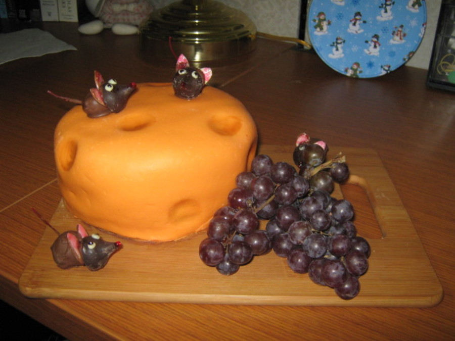 Wheel Of Cheese/mice - CakeCentral.com