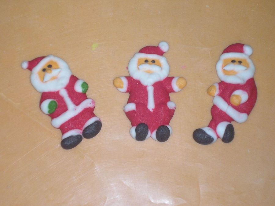 Royal Icing Santa - CakeCentral.com