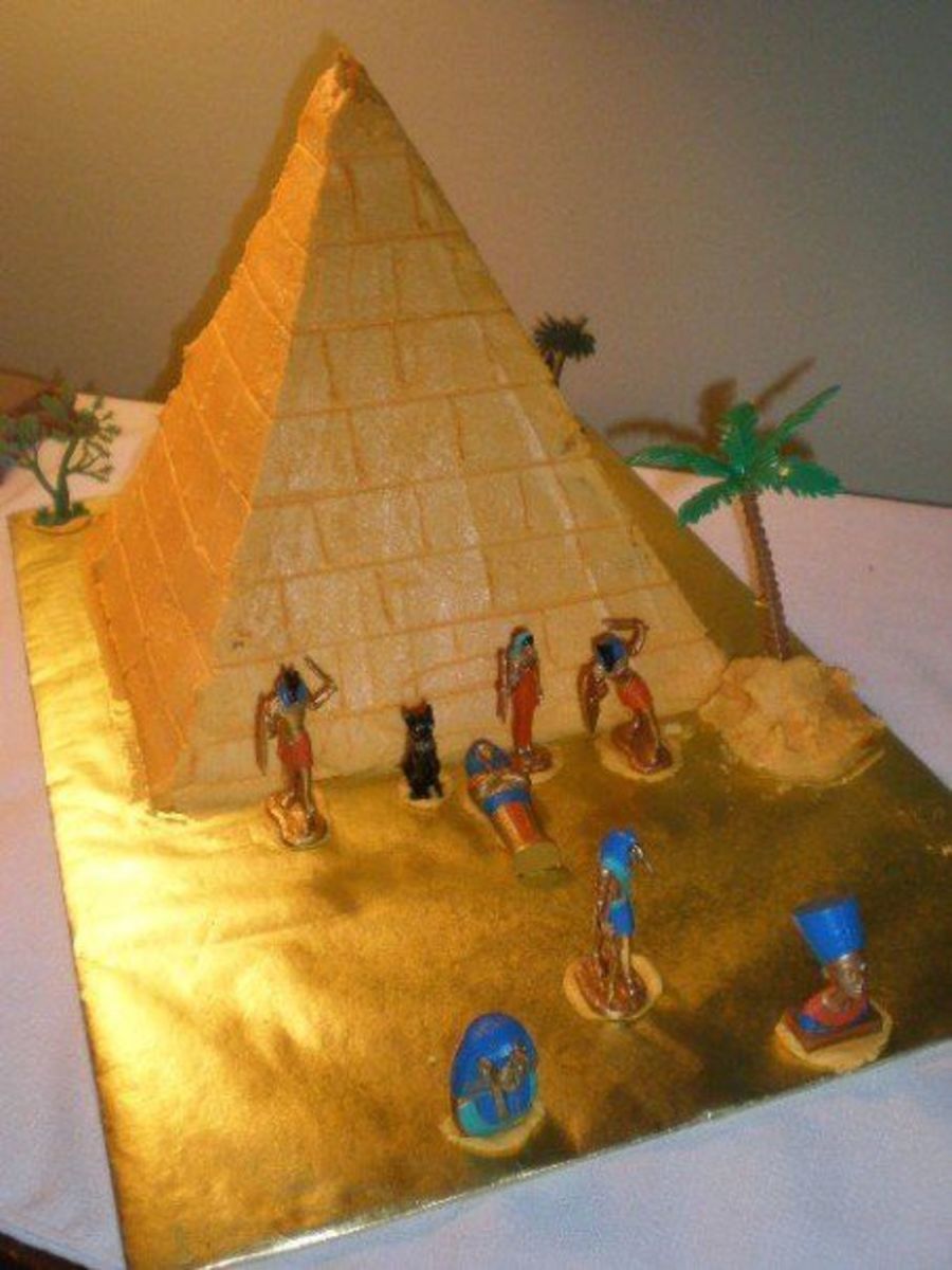 Egyptian Pyramids - CakeCentral.com