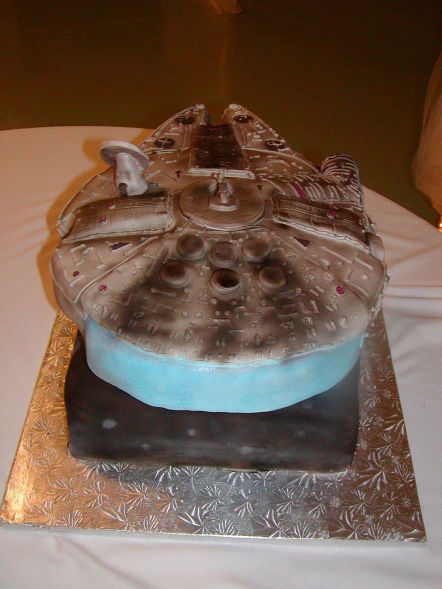 Millennium Falcon - CakeCentral.com
