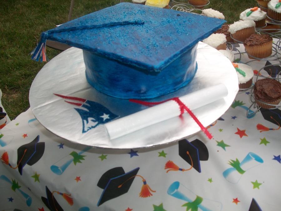 Graduation Cap Cake - CakeCentral.com