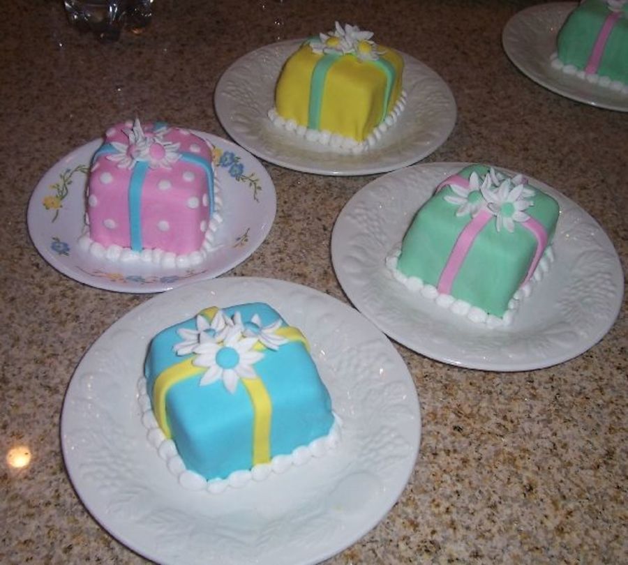 Mini Cakes - CakeCentral.com
