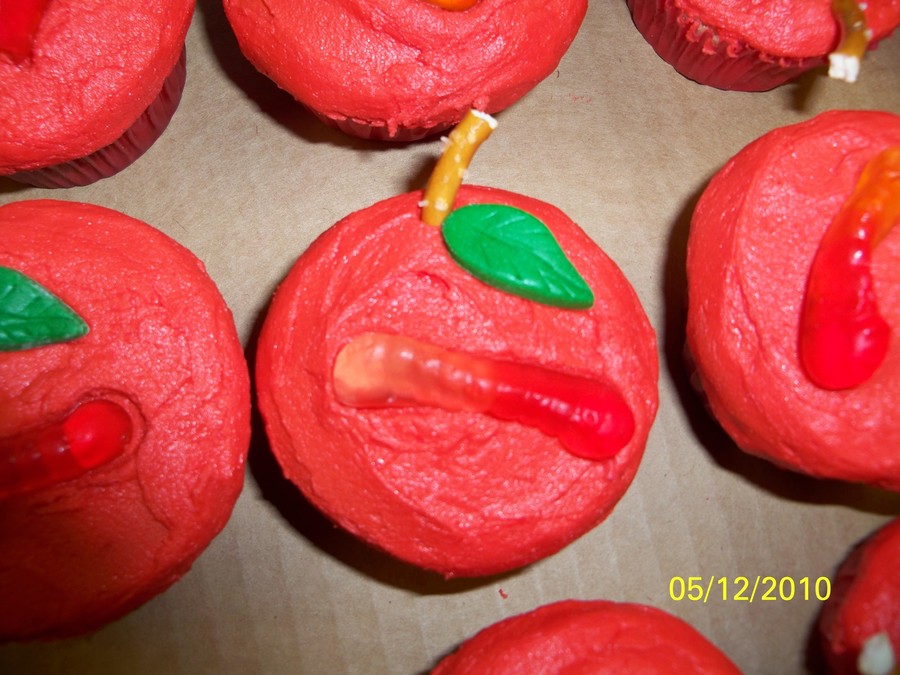 Wormy Apples! - CakeCentral.com