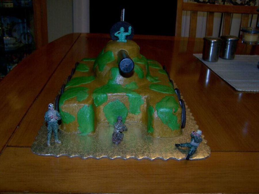 Army Tank Cake - CakeCentral.com