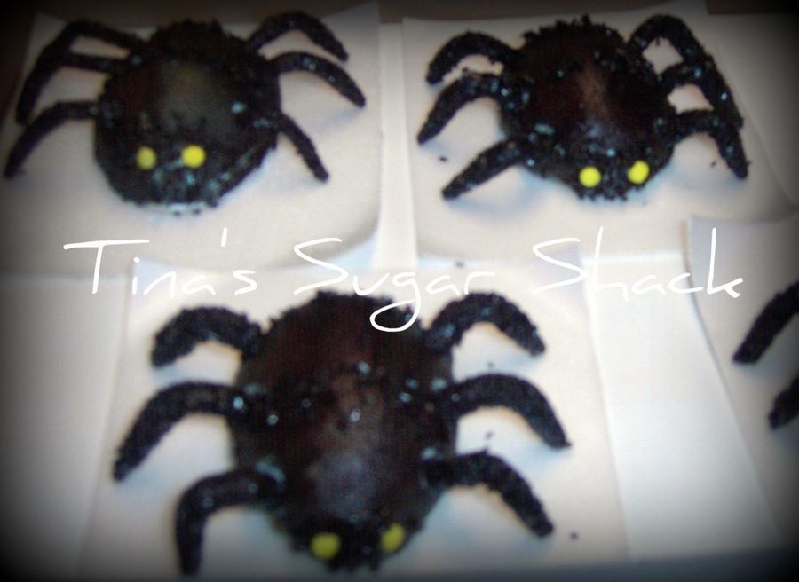 Mini Spider Cakes - CakeCentral.com