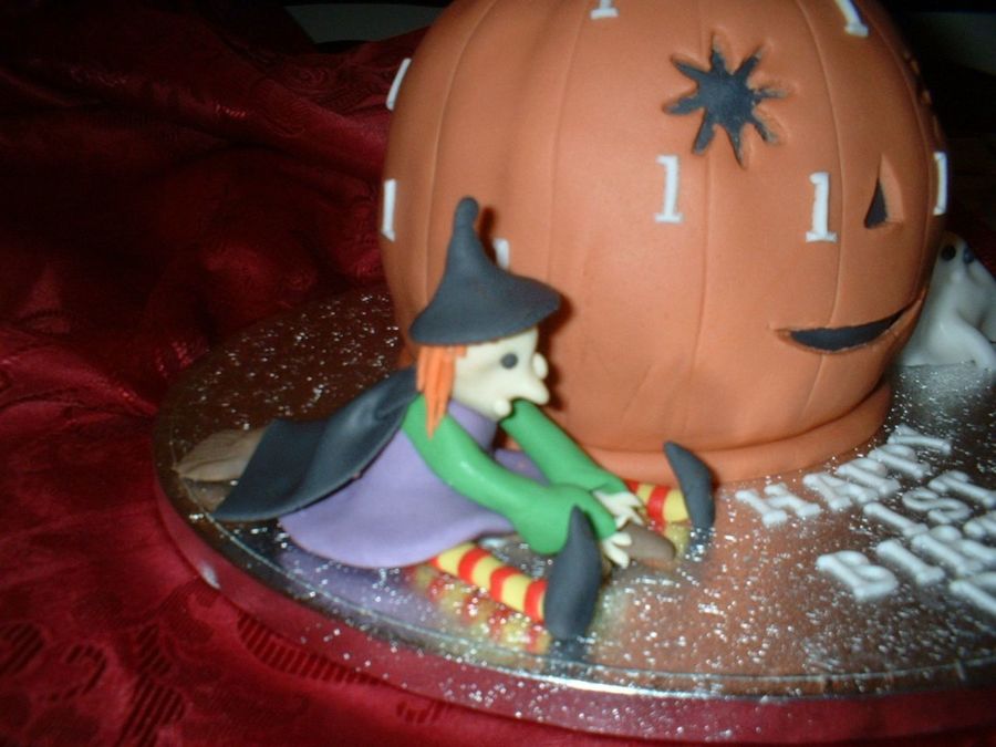 Close Up Of Witch - CakeCentral.com