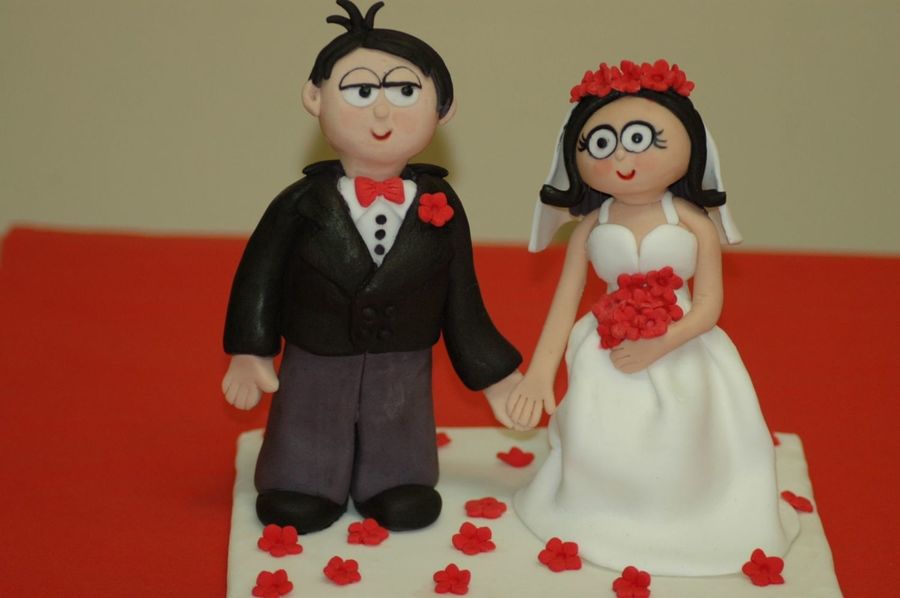 Cartoon Wedding Couple Topper - CakeCentral.com
