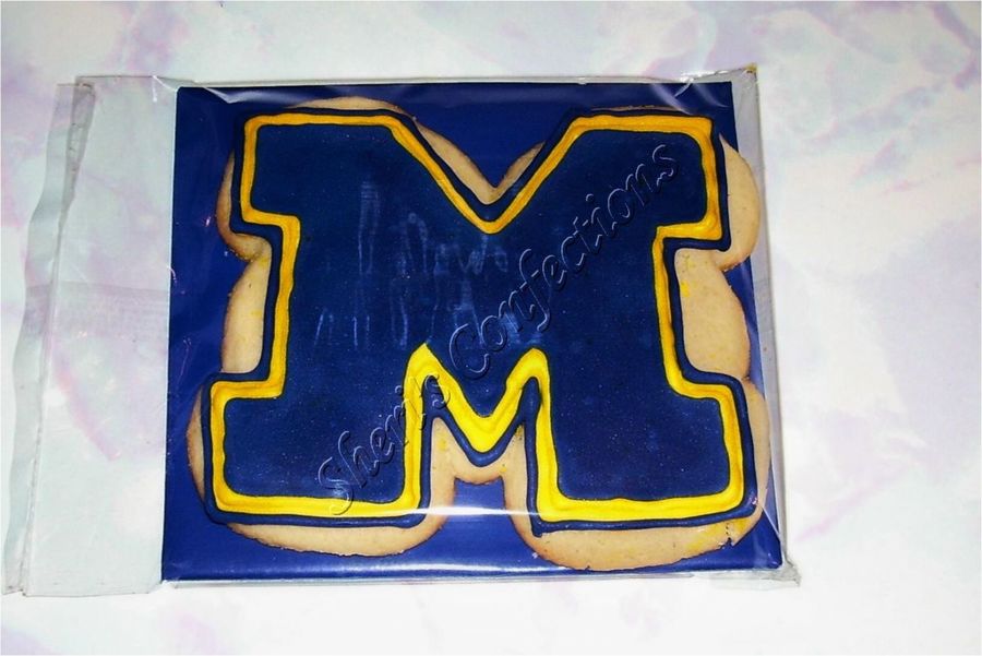 University Of Michigan Logo - CakeCentral.com