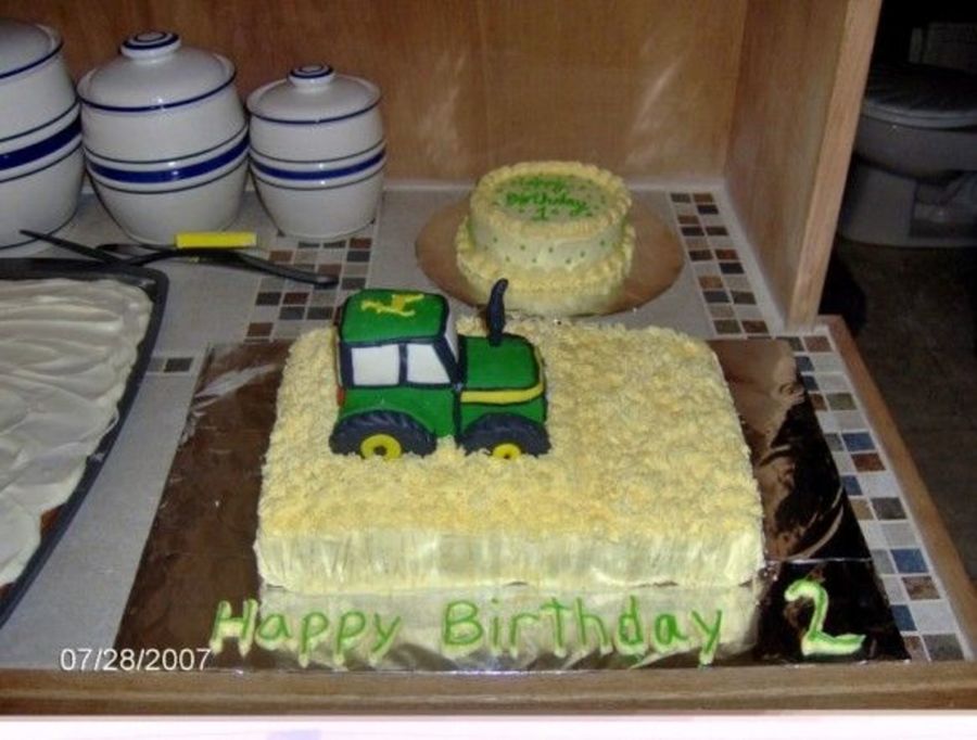 John Deere Cake - CakeCentral.com