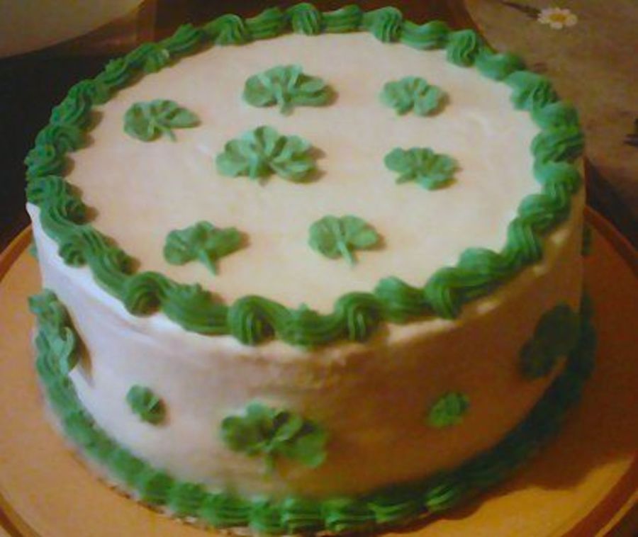 Shamrock Cake - CakeCentral.com