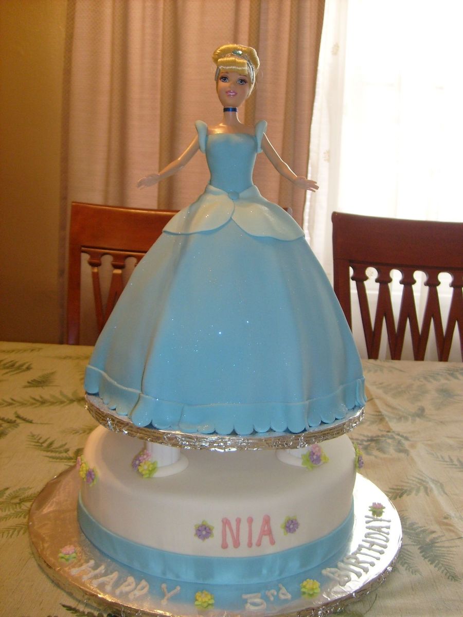 Nia's Cinderella Cake - CakeCentral.com