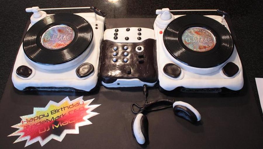 Dj Turntables Cake - CakeCentral.com