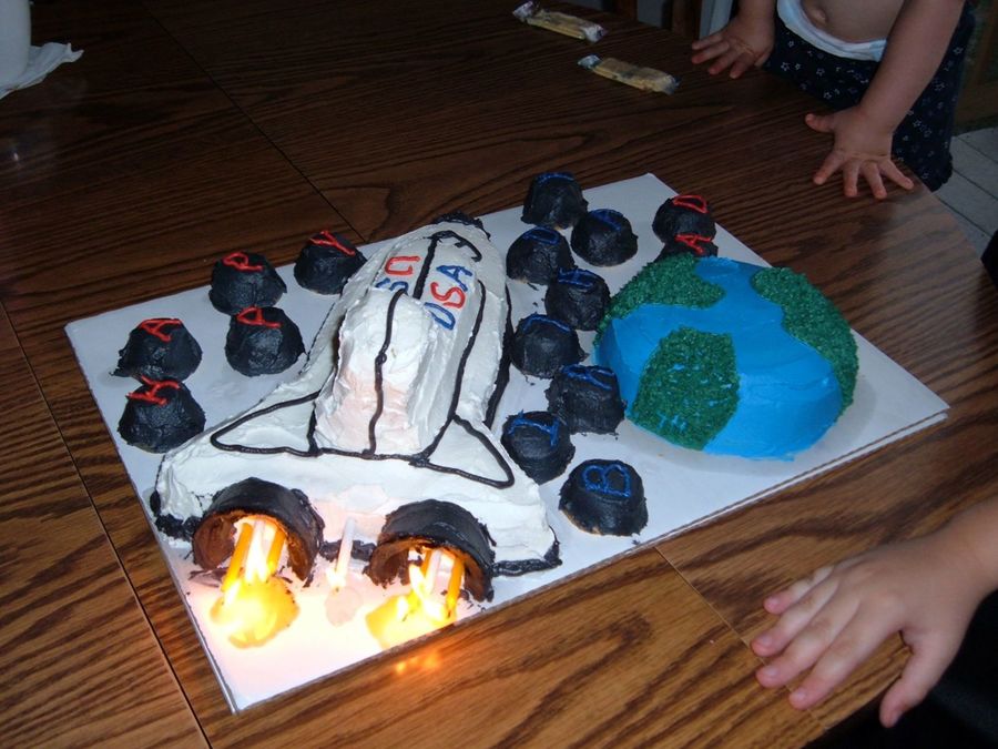 Space Shuttle - CakeCentral.com