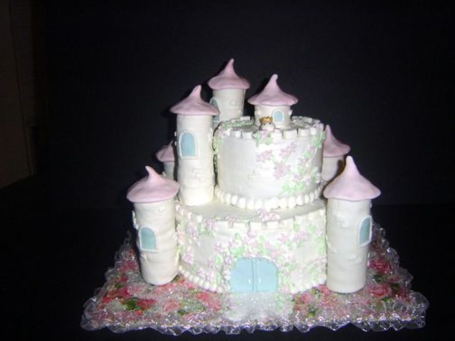 Isabel's Castle - CakeCentral.com