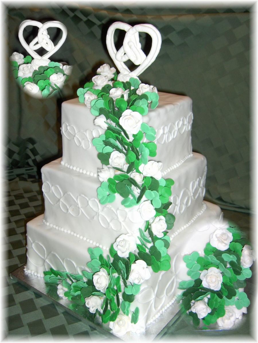 Irish Trinity Knot Cake - CakeCentral.com