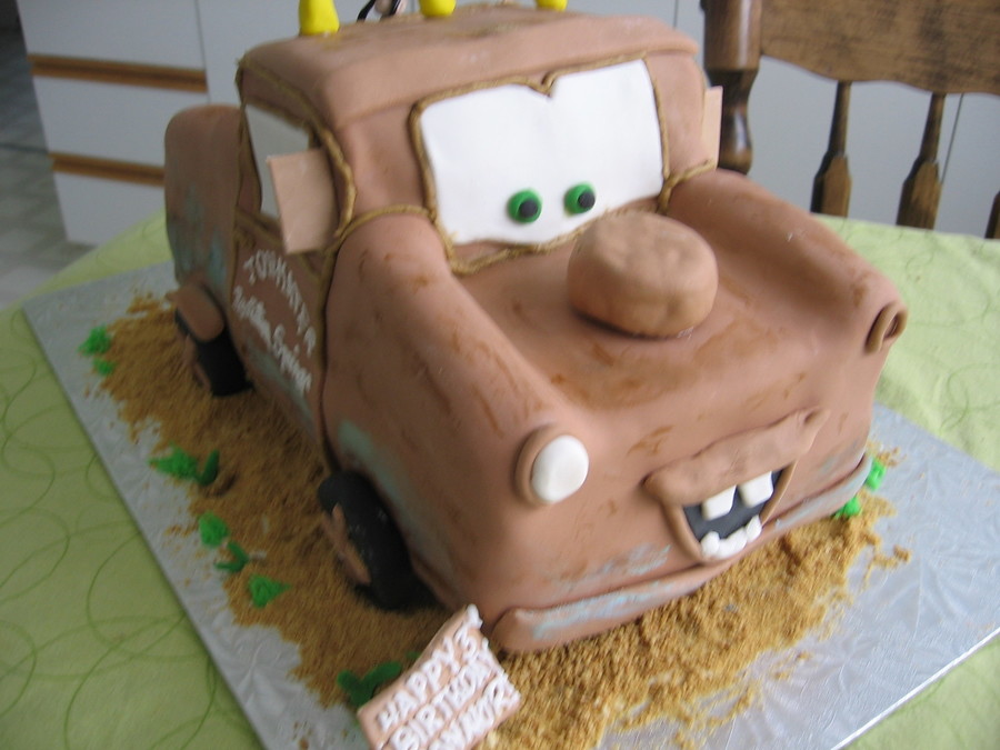 Tow Mater Cake - CakeCentral.com