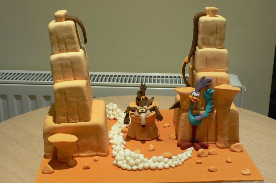 Wile E Coyote And Road Runner - CakeCentral.com