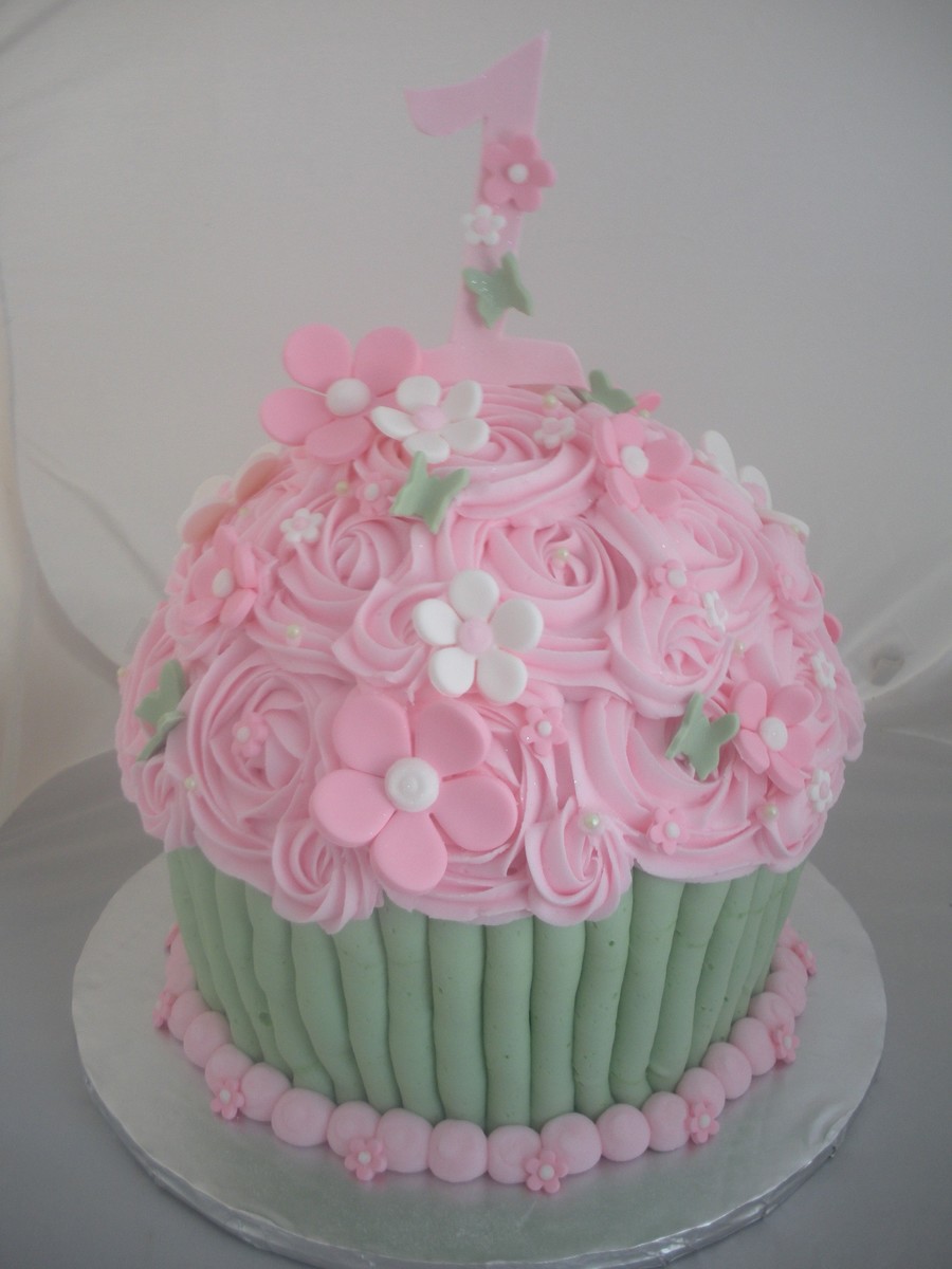 Giant Cupcake - CakeCentral.com
