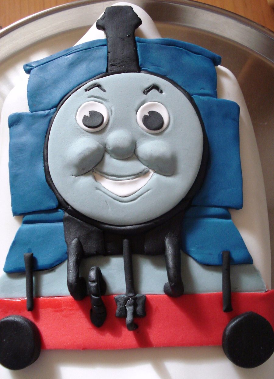 Thomas_The_Tank_Engine_Cake_2.jpg - CakeCentral.com