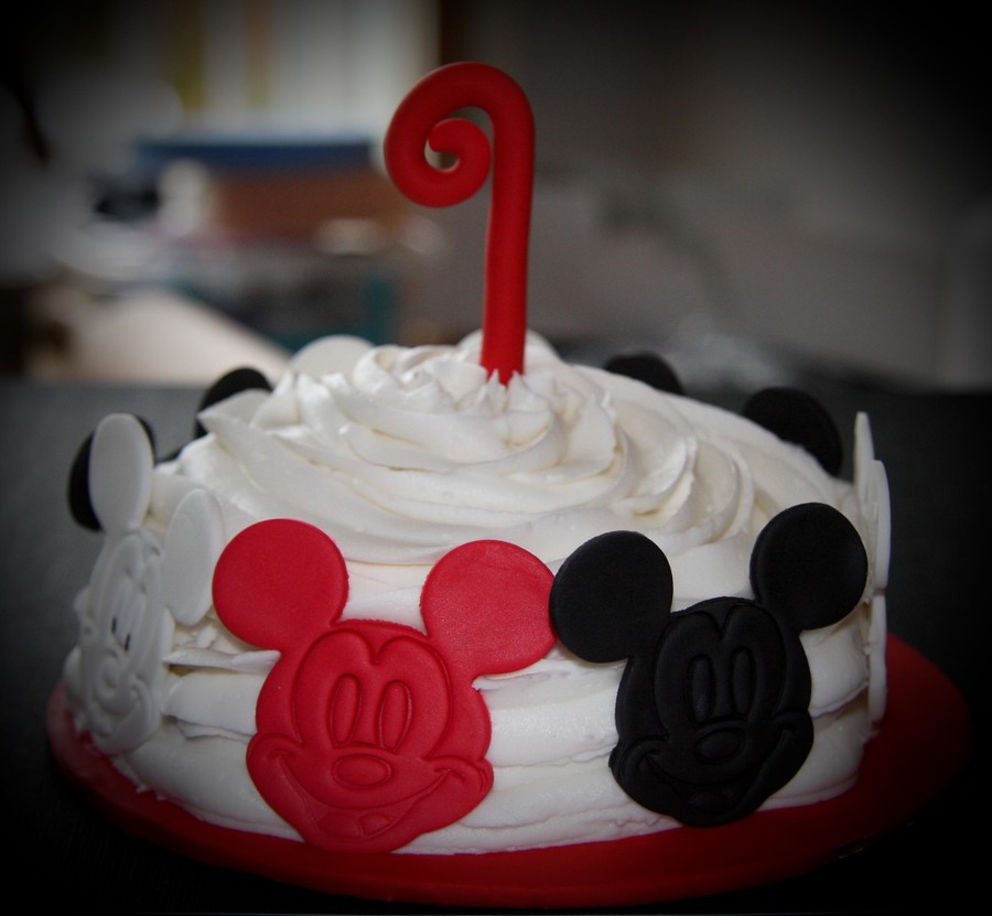 Mouse Birthday Cake - Icing Smiles - CakeCentral.com