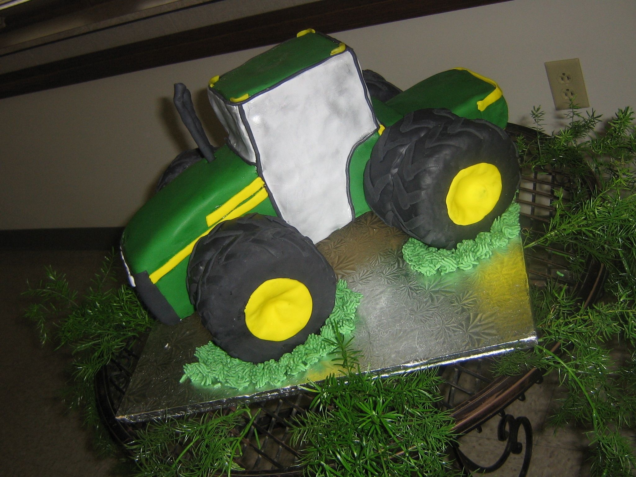 3D John Deere Tractor - CakeCentral.com