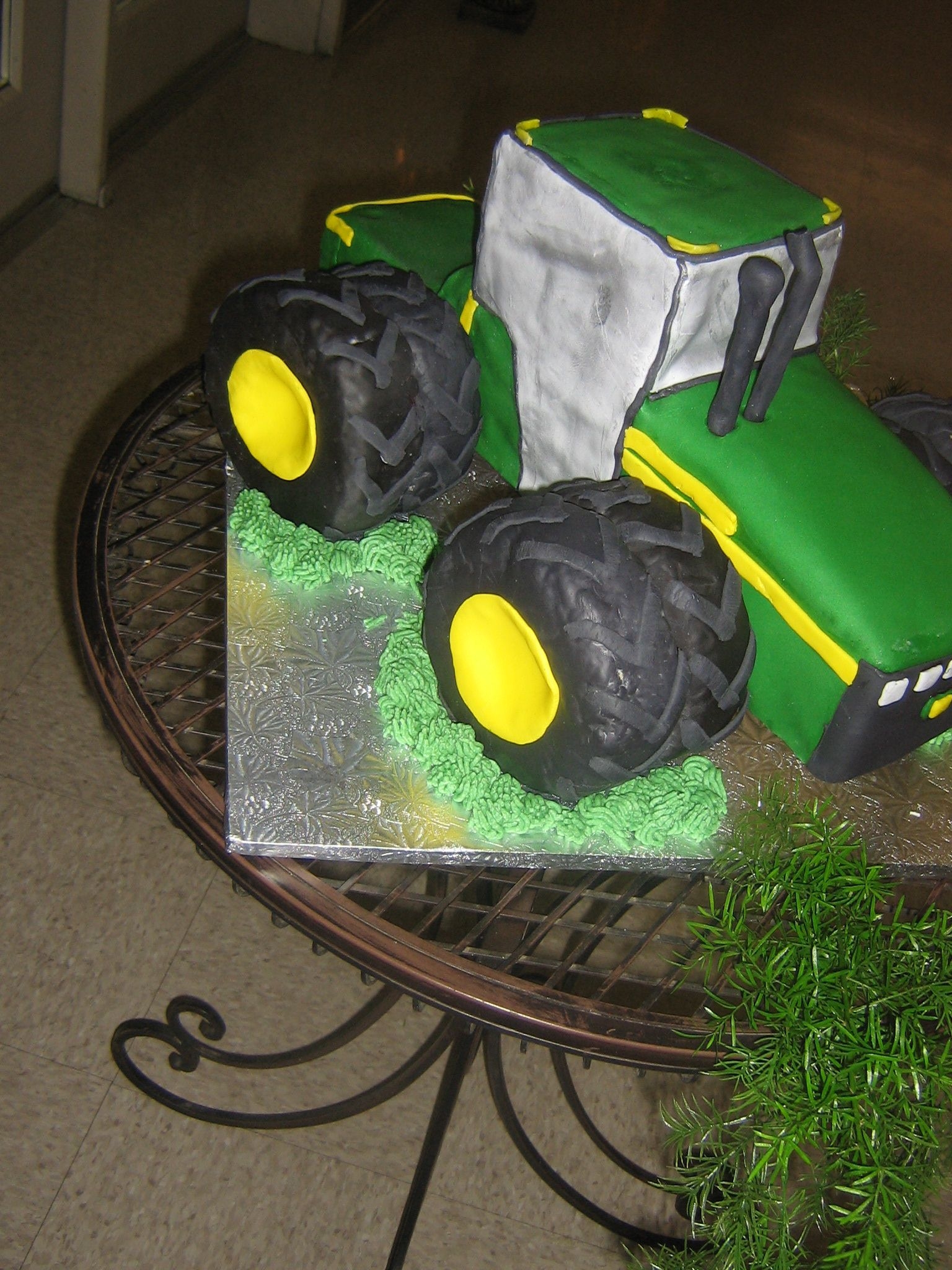 3D John Deere Tractor - CakeCentral.com