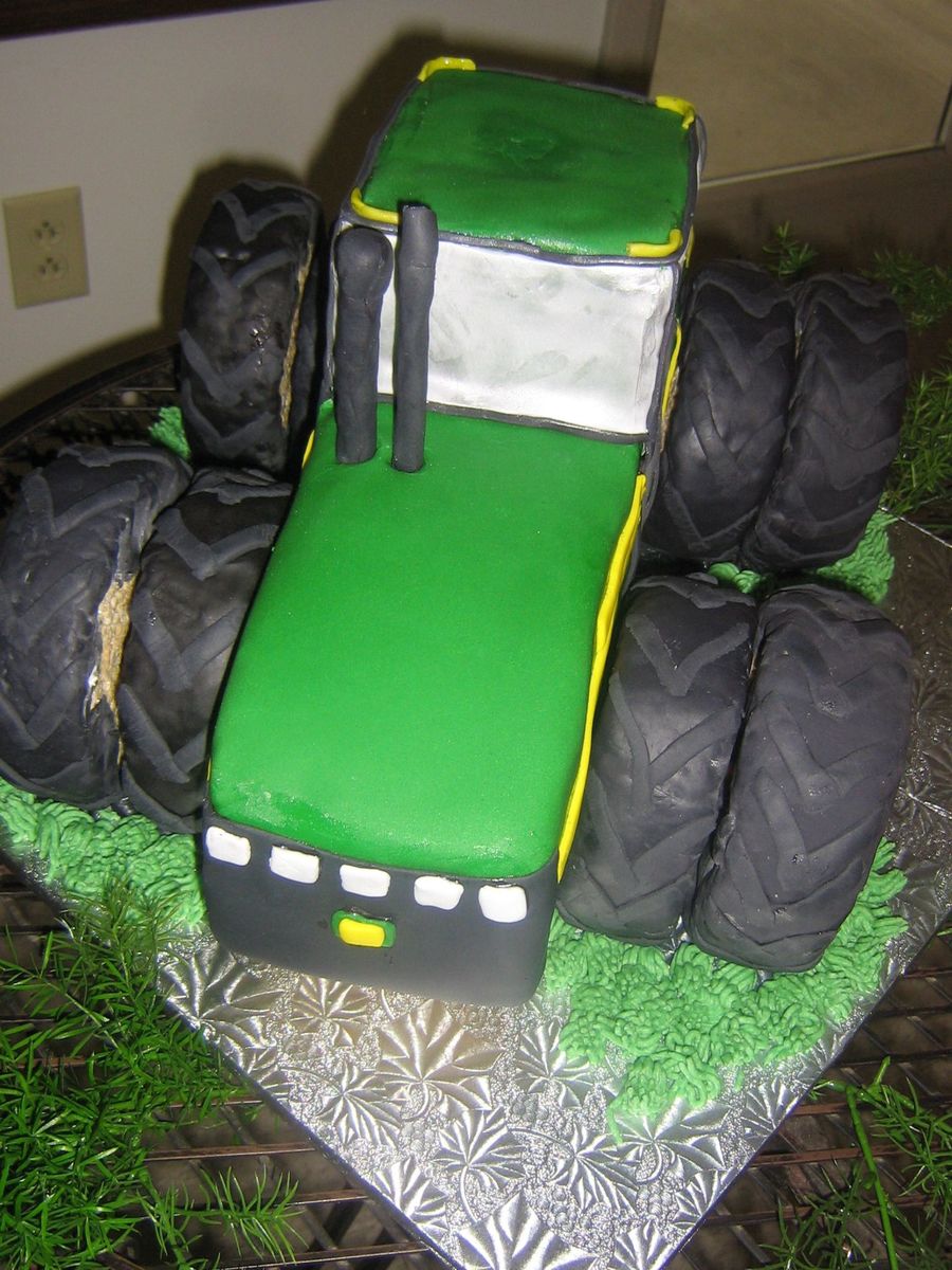 3D John Deere Tractor - CakeCentral.com