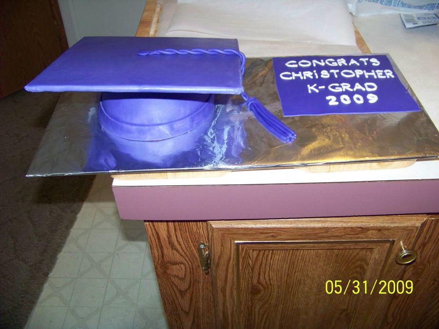 Graduation Cap Cake - CakeCentral.com