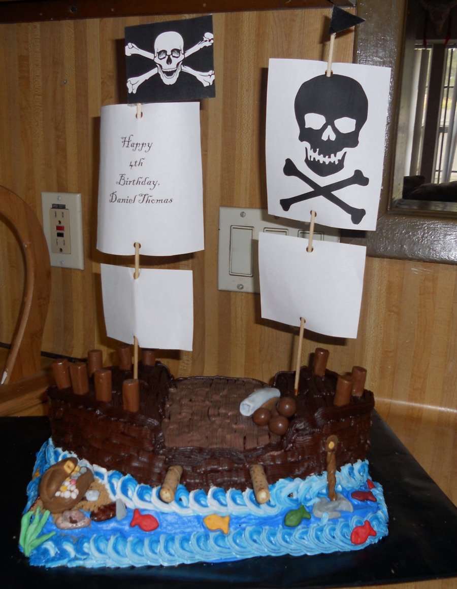 Pirate Ship - CakeCentral.com