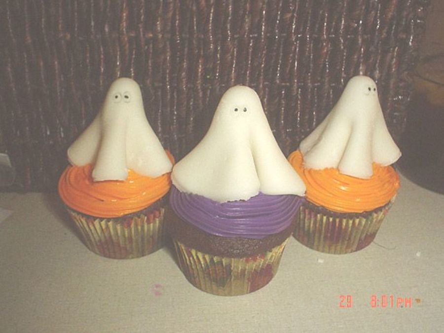Ghosts.jpg - CakeCentral.com