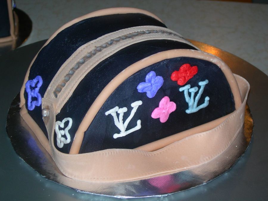 Louie Cake - CakeCentral.com