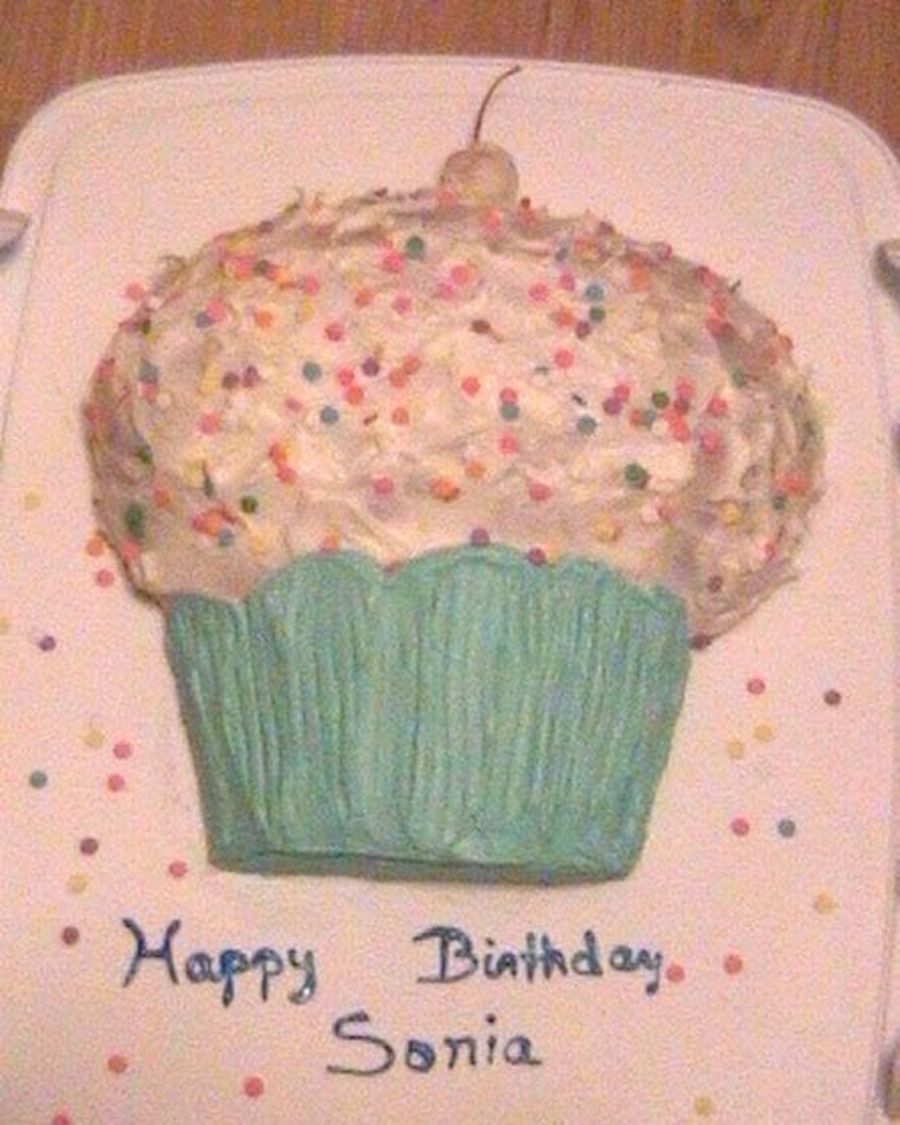 Cupcake Shaped Birthday Cake - CakeCentral.com