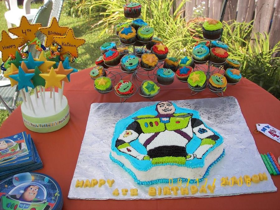 Buzz Lightyear And Green Alien Cupcakes - CakeCentral.com