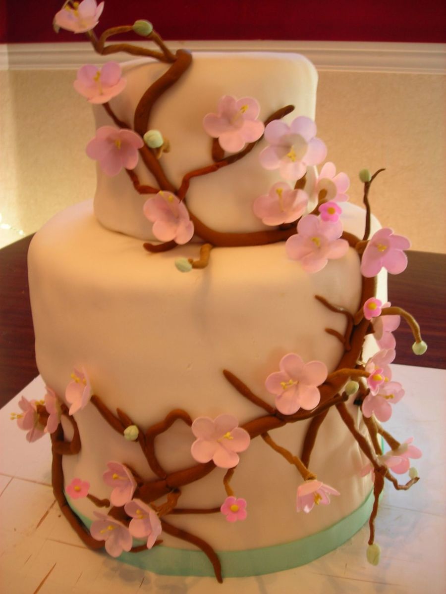 Fondant 3-Tiered Cake - CakeCentral.com